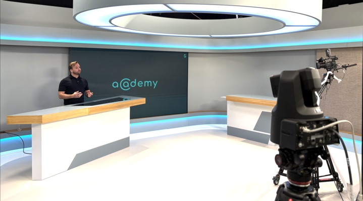 Aiomics and StreamedUp partner to deliver course on the general “AI ...