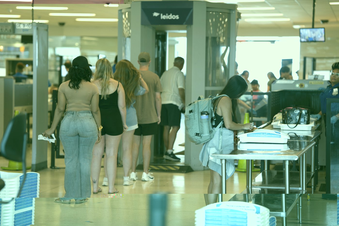 Canada to 'align' with U.S. airport screening rules as TSA drops shoes ...