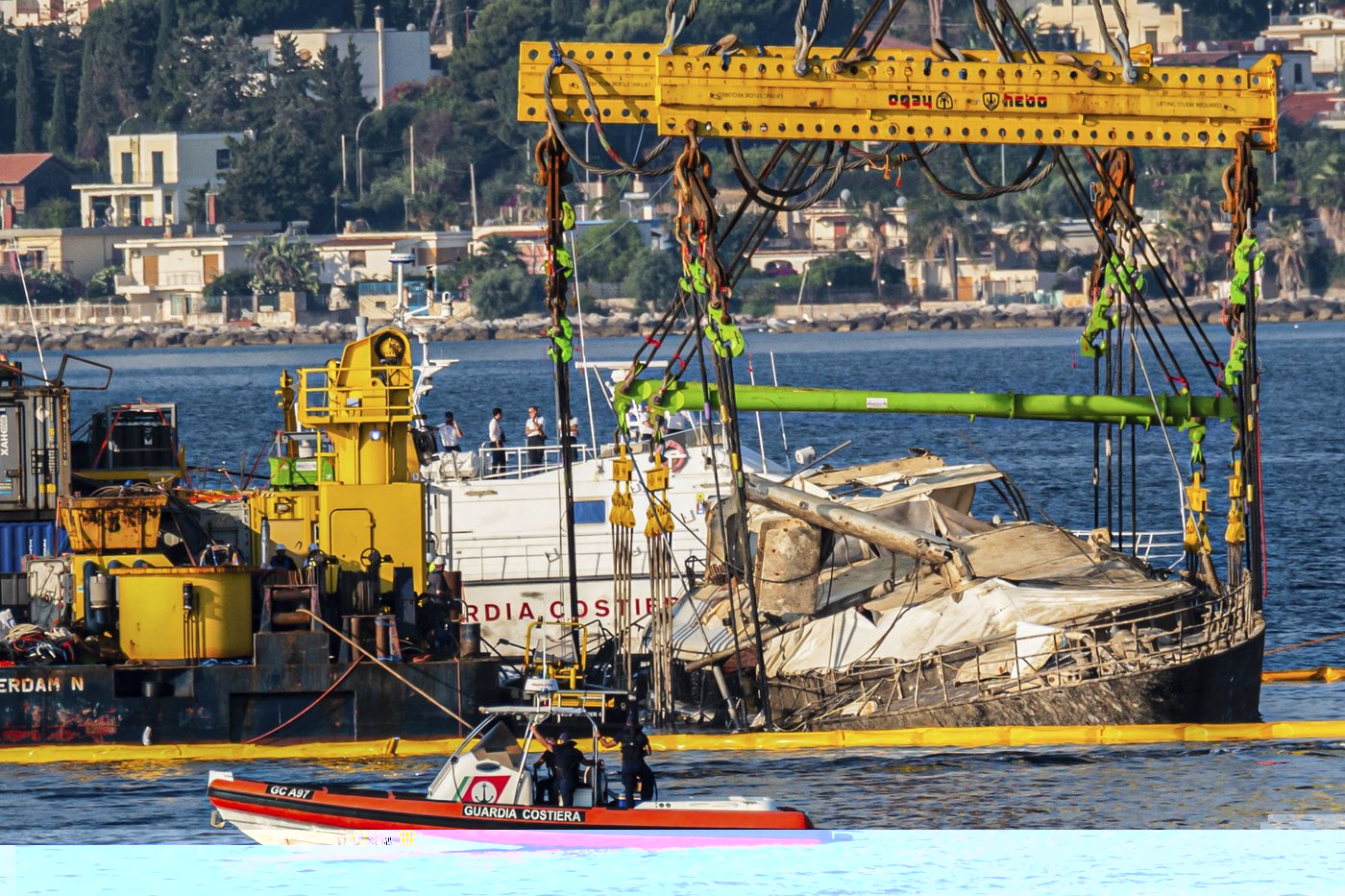 Sunken Bayesian superyacht lifted out of the water off Sicily as ...