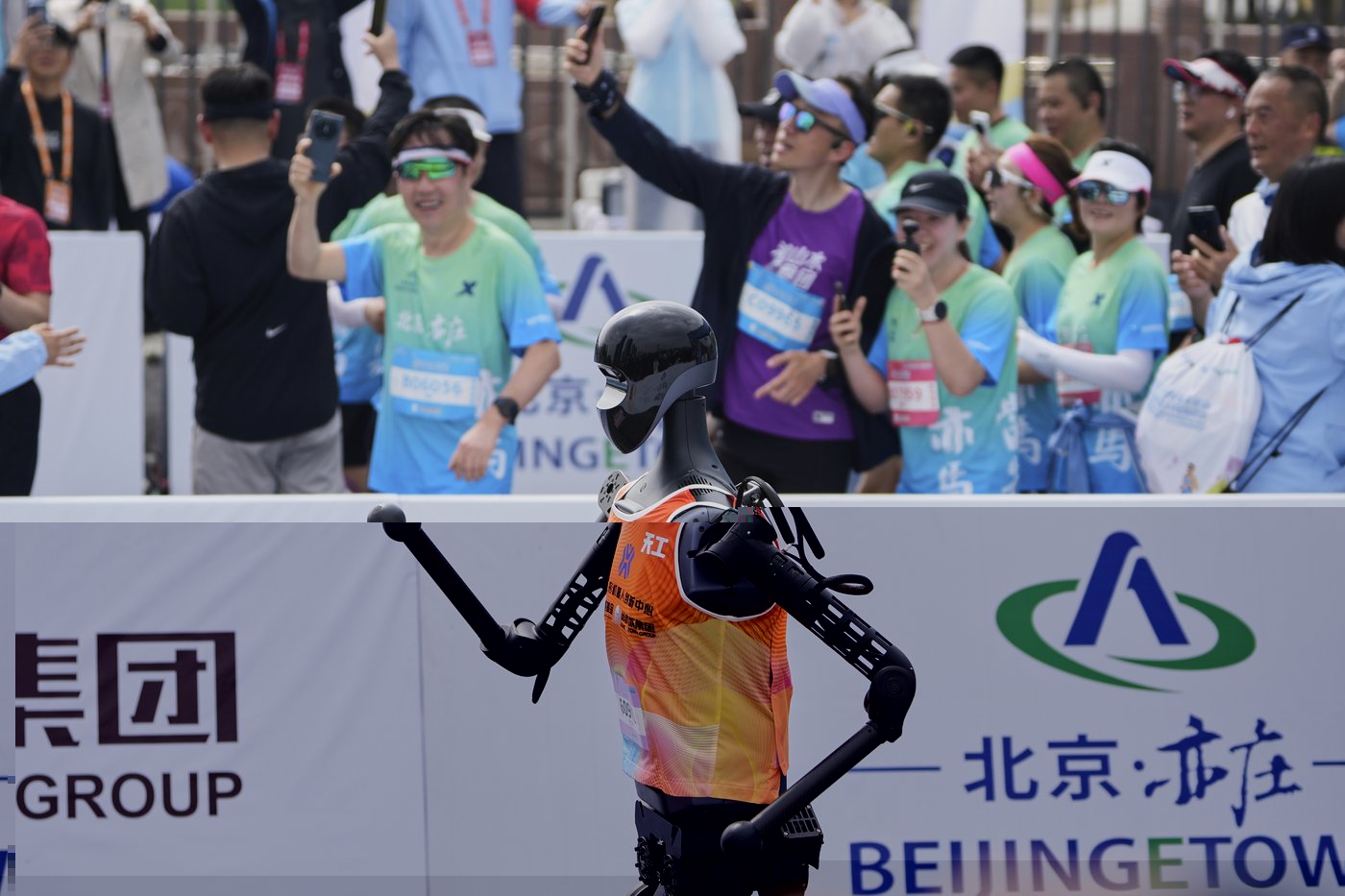 No sweat: Humanoid robots run a Chinese half-marathon alongside flesh ...