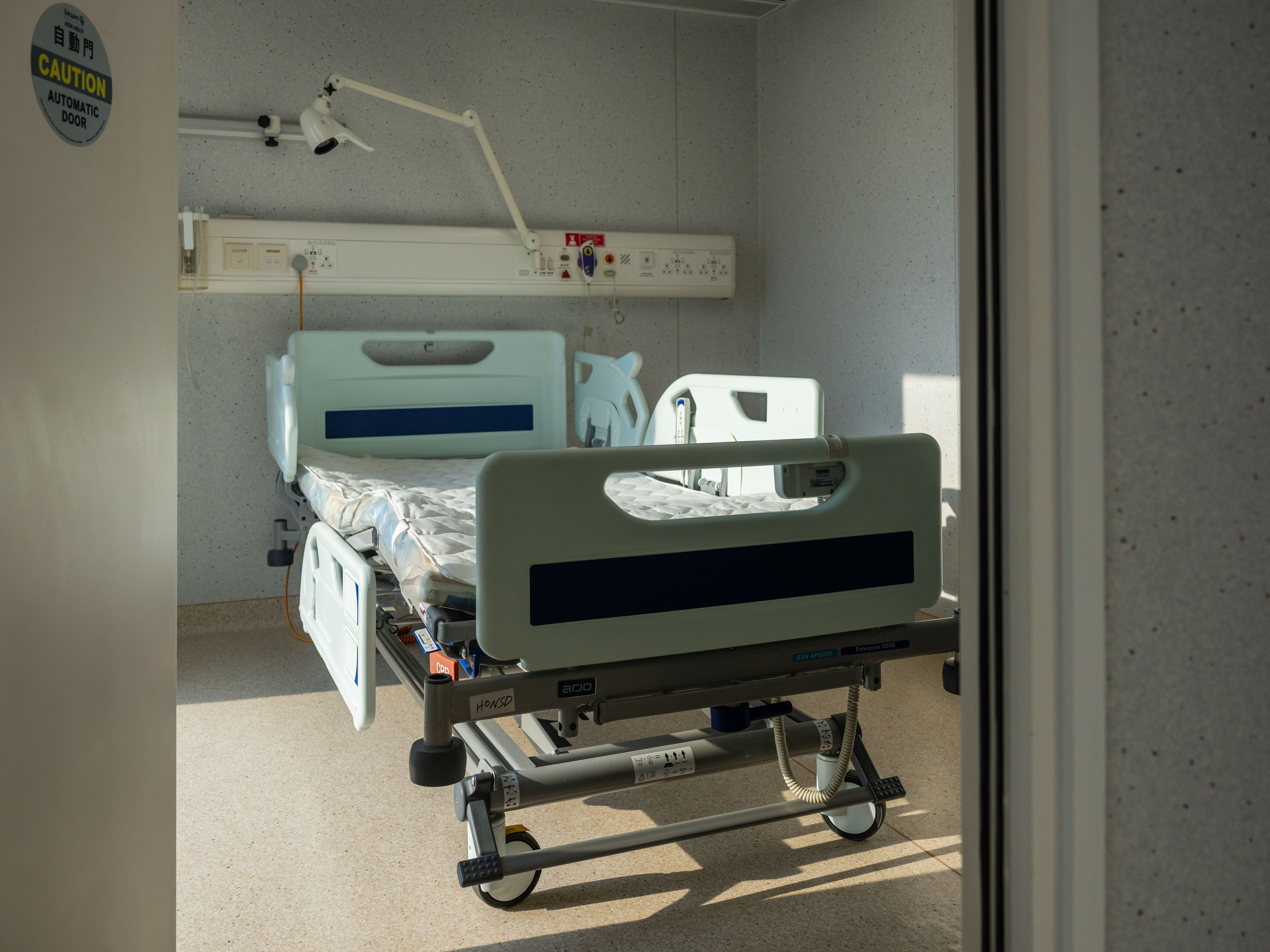 World's first high-standard negative-pressure isolation ward built with ...