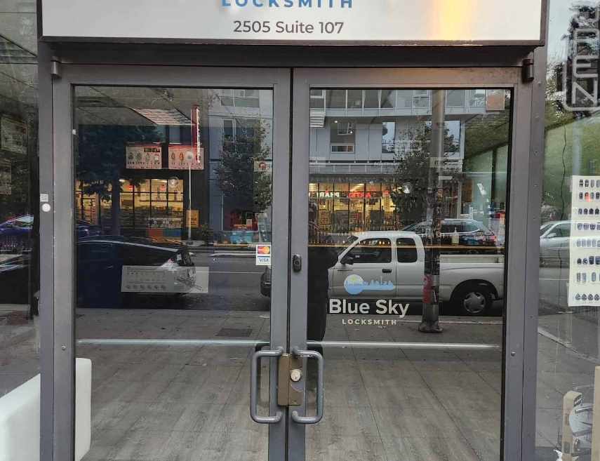 BlueSky Locksmith Offers Trusted Car Lockout Assistance for People in ...