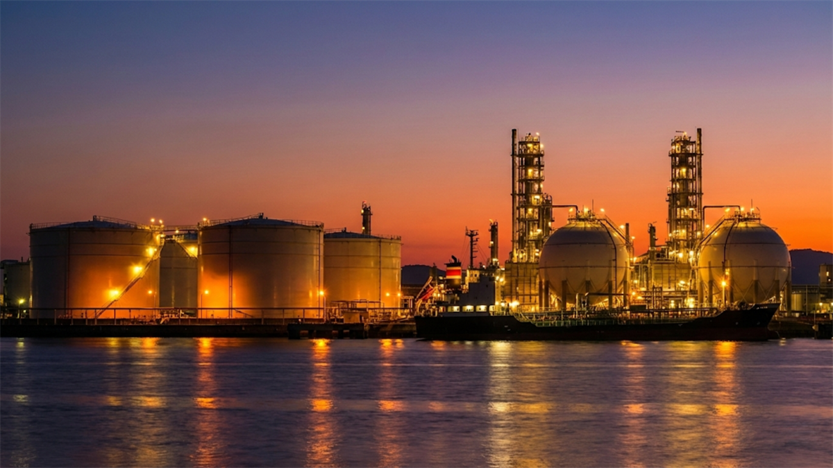 Oil’s Outlook Looks Ugly—That’s Why These 3 Energy Plays Matter - The ...