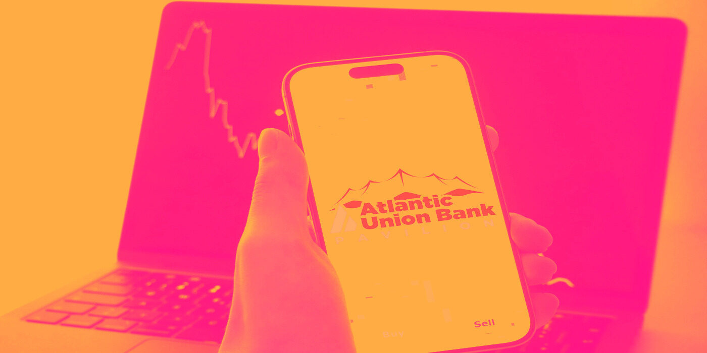 1 Bank Stock for Long-Term Investors and 2 Facing Challenges - The ...