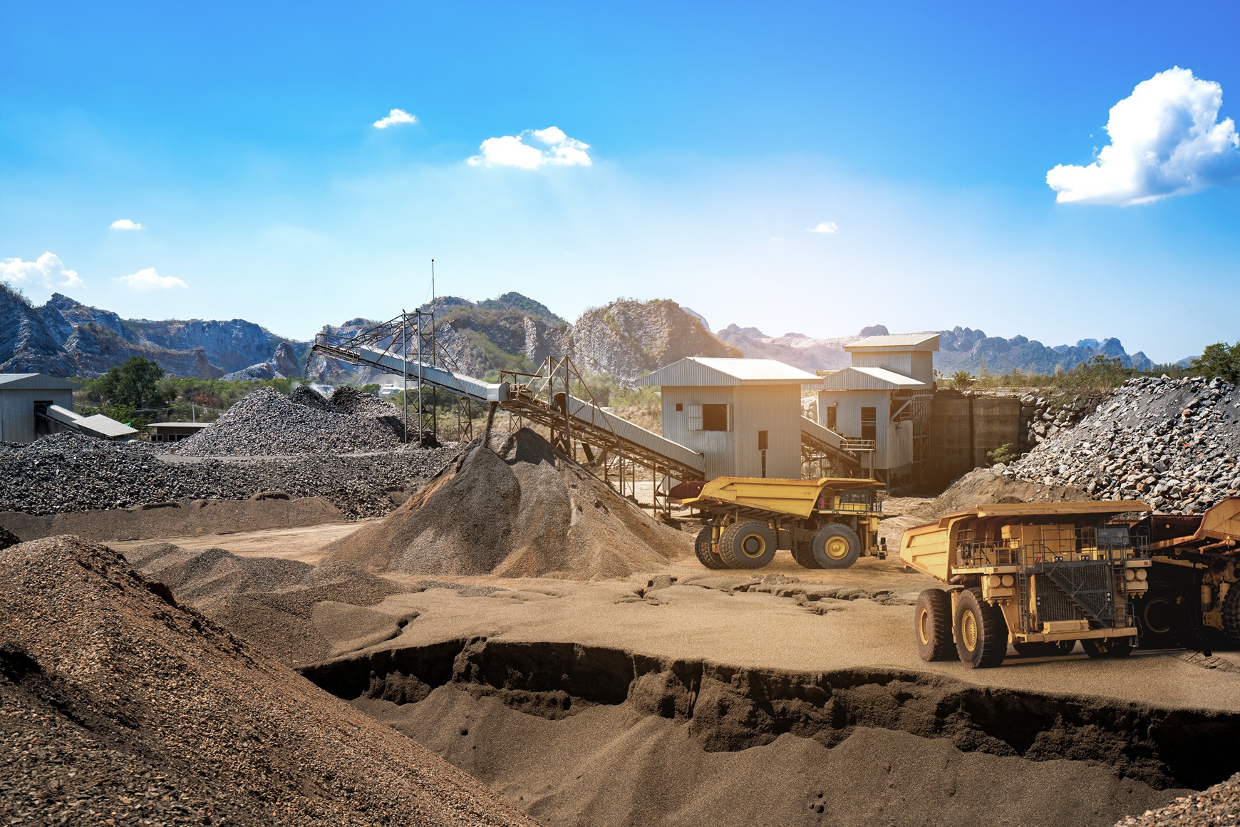 In Gold Mining, the Distance Between Interest and Control Is Everything ...