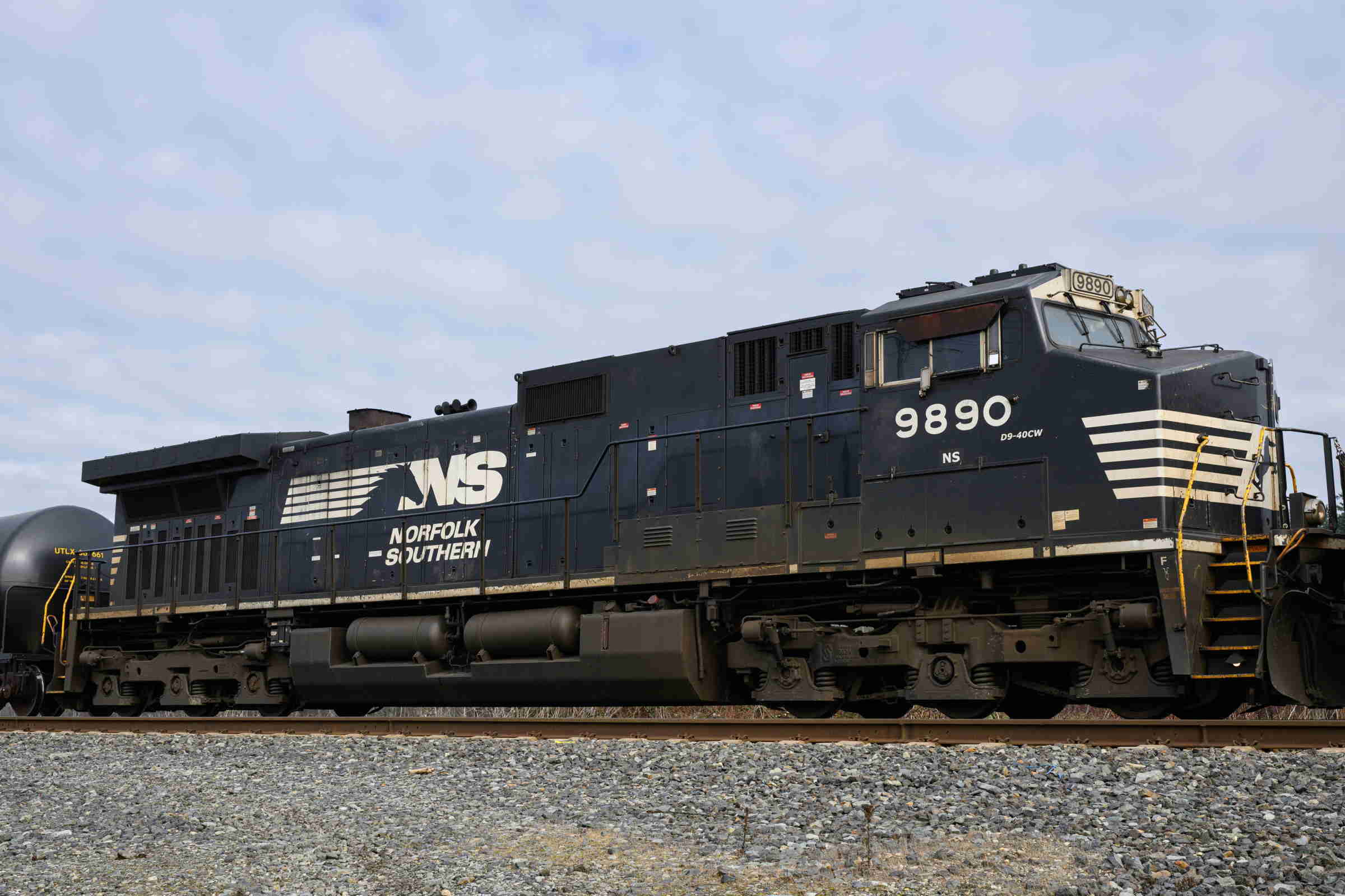Q1 Rundown: Norfolk Southern Corporation (NYSE:NSC) Vs Other ...