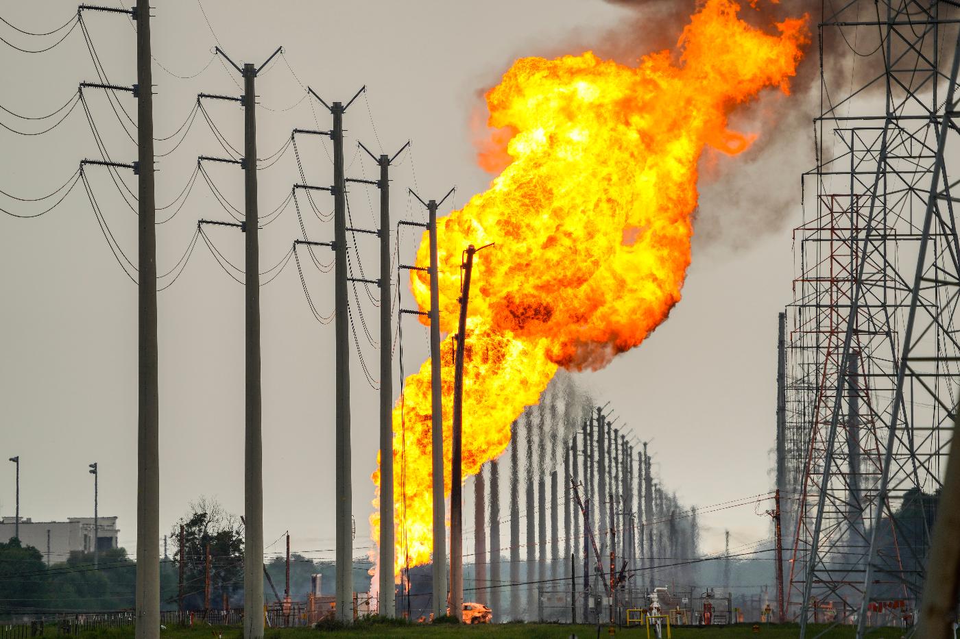 What to know about the pipeline fire burning for a third day in Houston ...