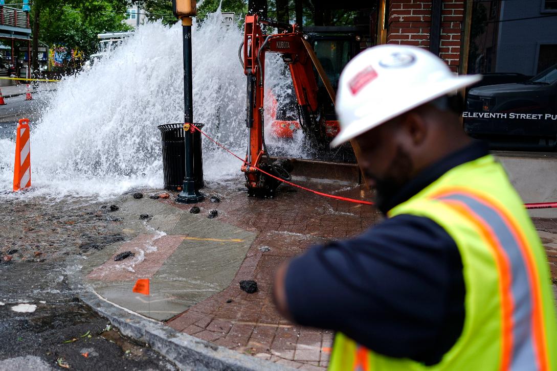 Water begins to flow again in downtown Atlanta after outage that began ...