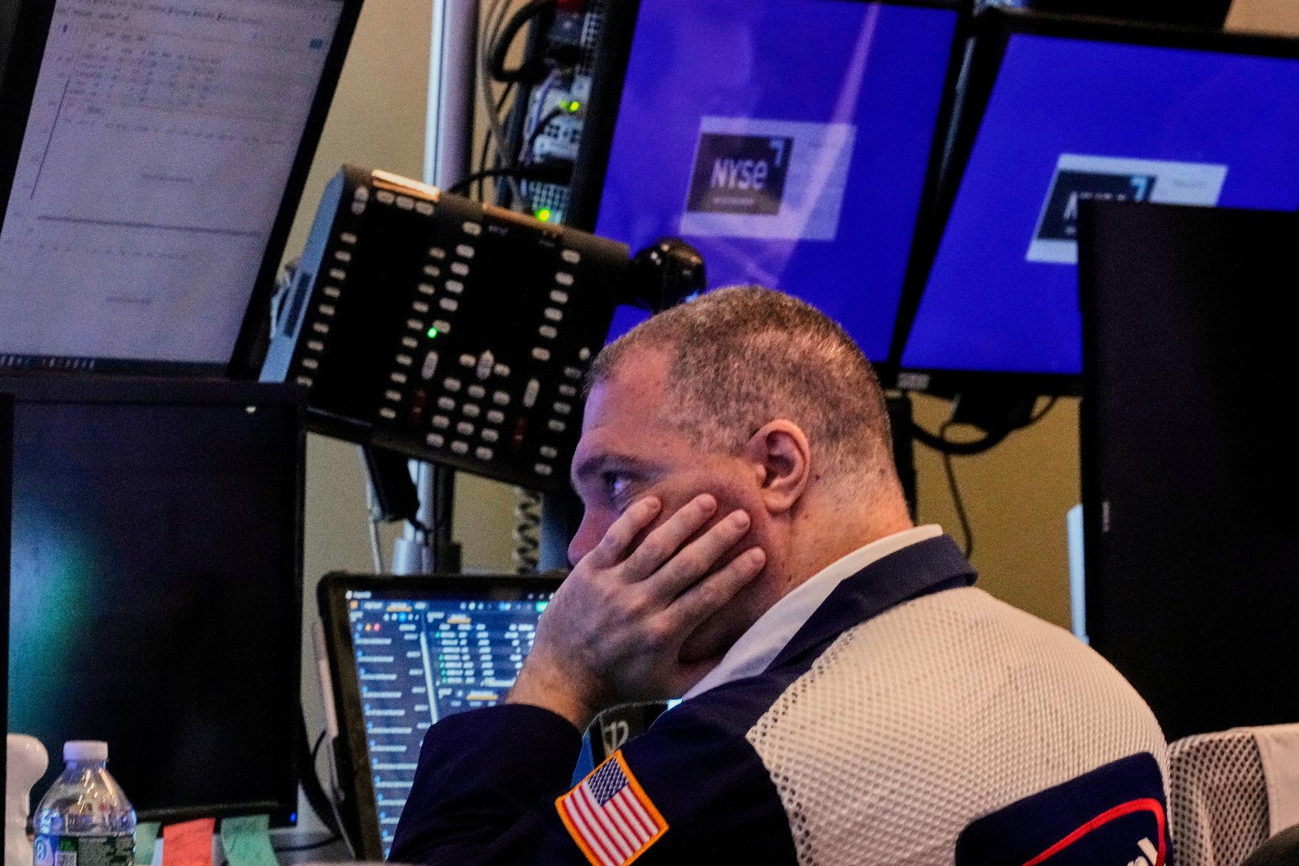 Wall Street holds in place as the countdown ticks to the Fed's decision ...
