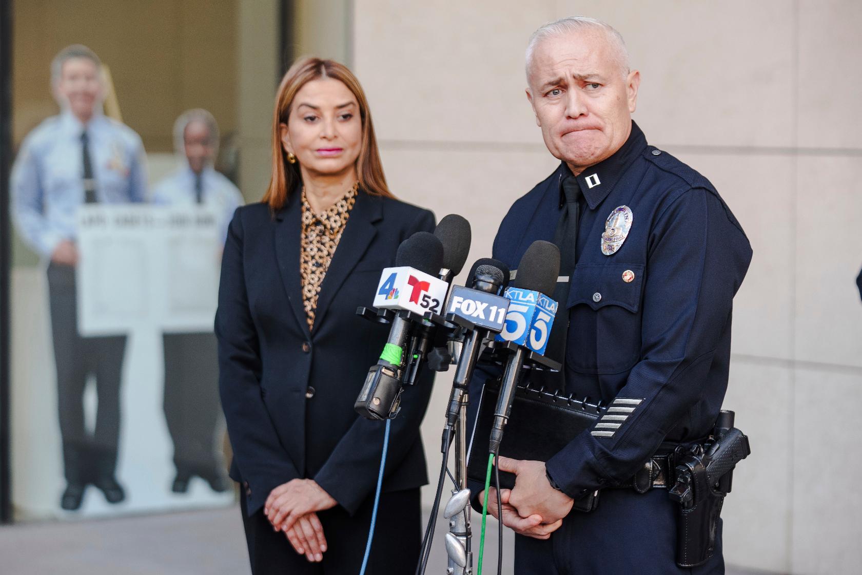 2 security guards shot in gunfight with shoplifting suspect outside a ...