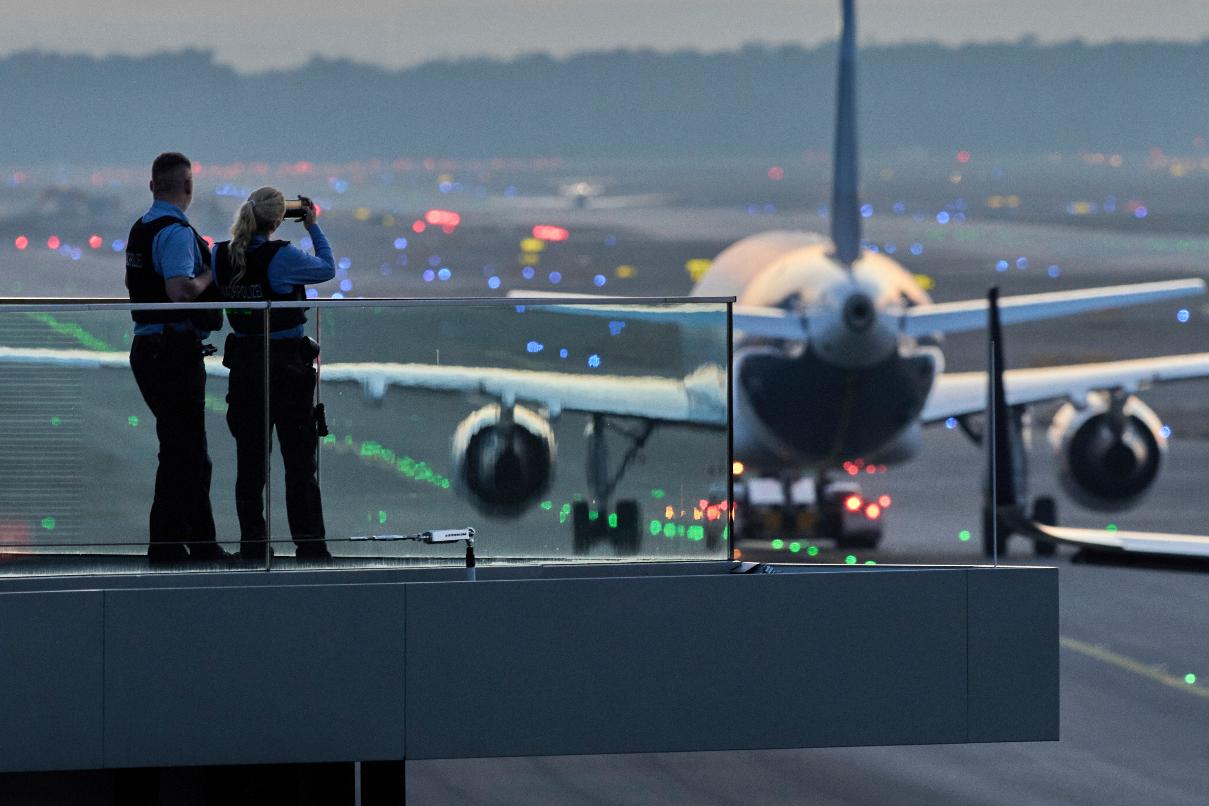 Flight cancellations at Germany's Hamburg Airport affect more than ...