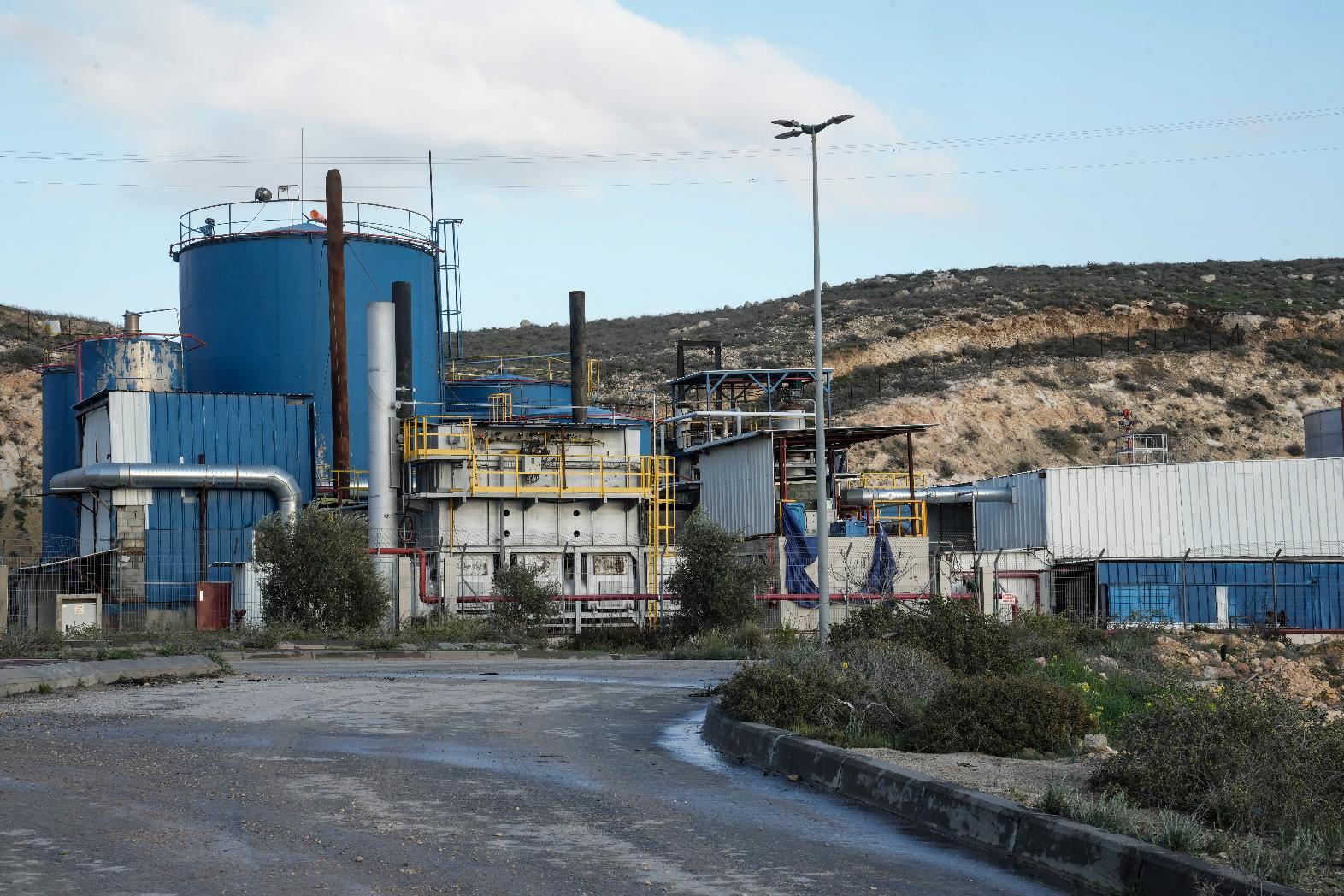 Correction: ML--Israel-Palestinians-Settlers-Online Fundraisers story