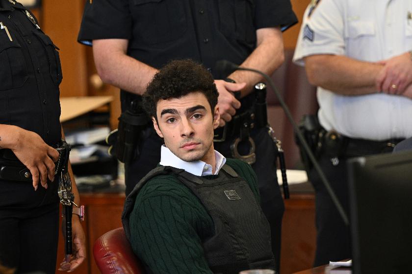 Luigi Mangione draws crowd to court for first hearing since arraignment ...
